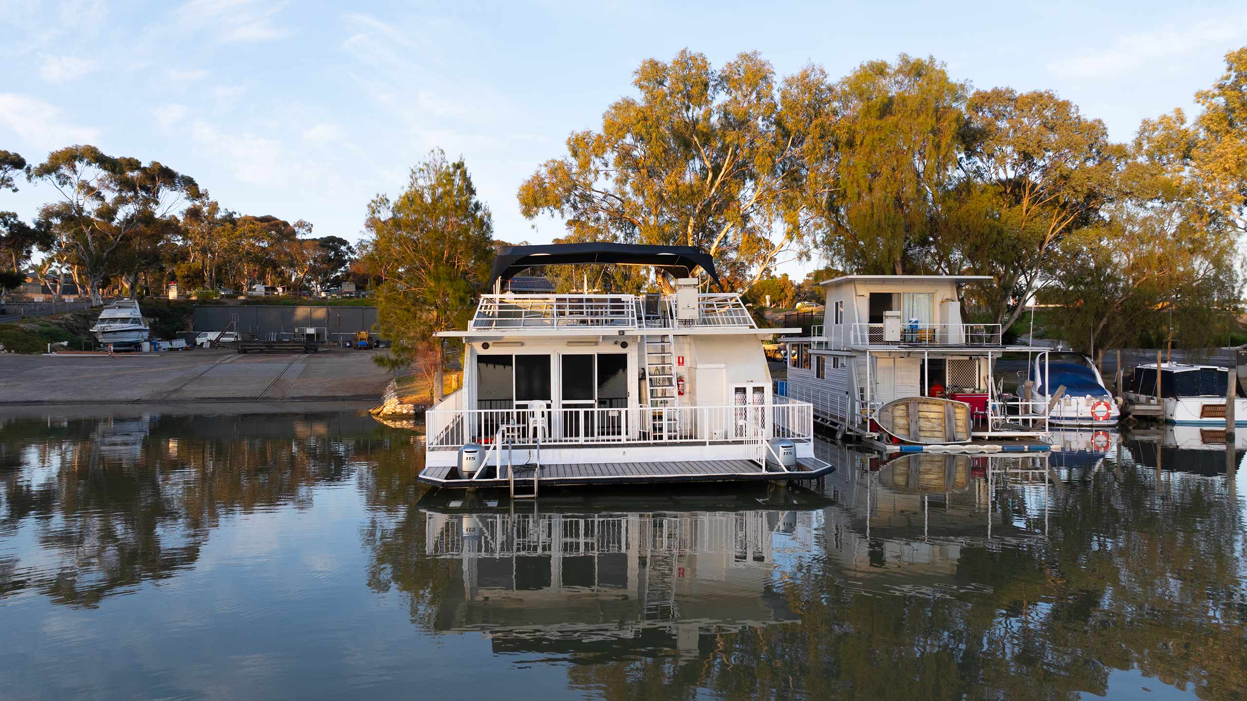 Houseboats | Floating Cabin Accommodation | BIG4 Murray Bridge ...